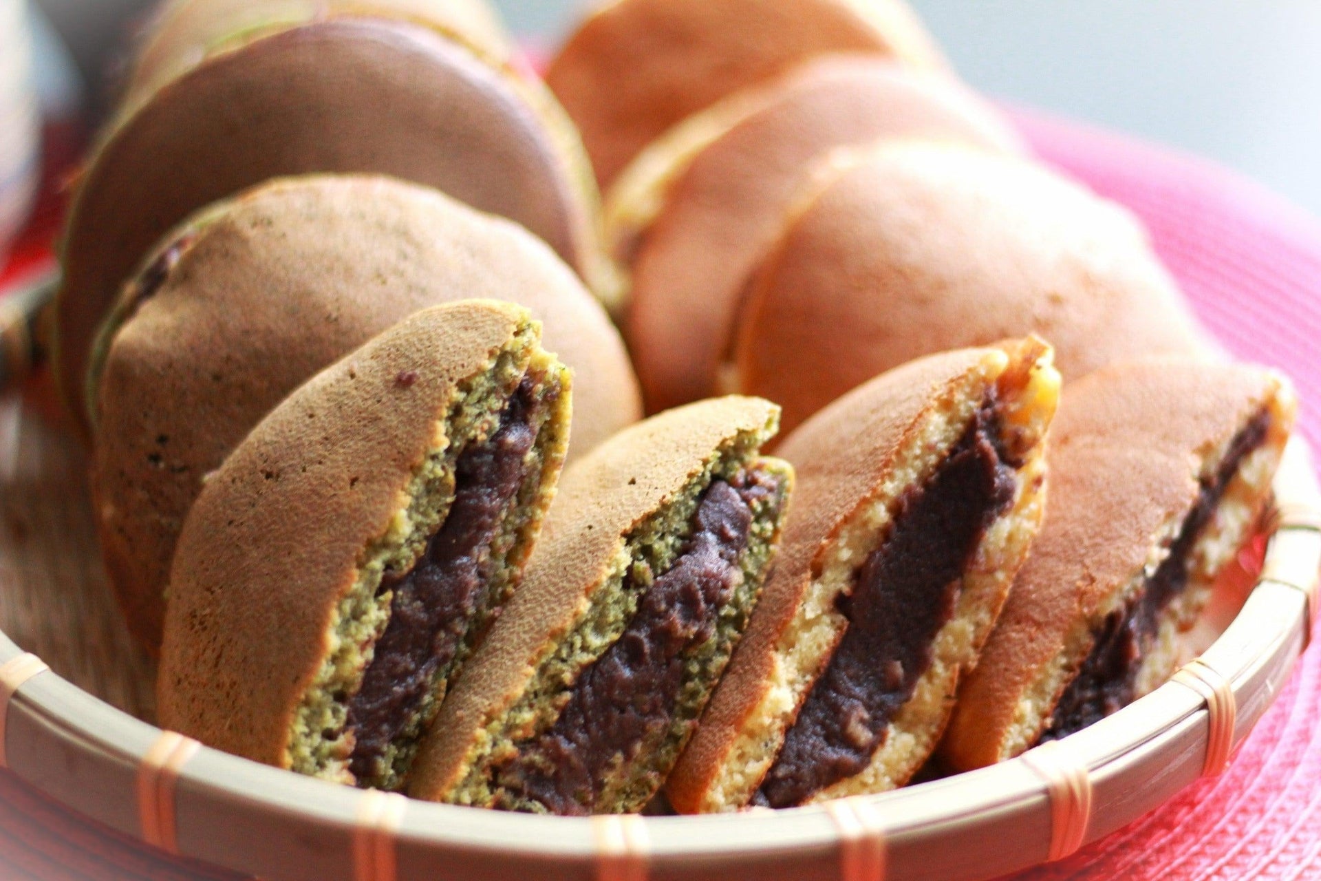 How To Make Matcha Dorayaki (Sweet Pancakes With Red Bean Recipe ...