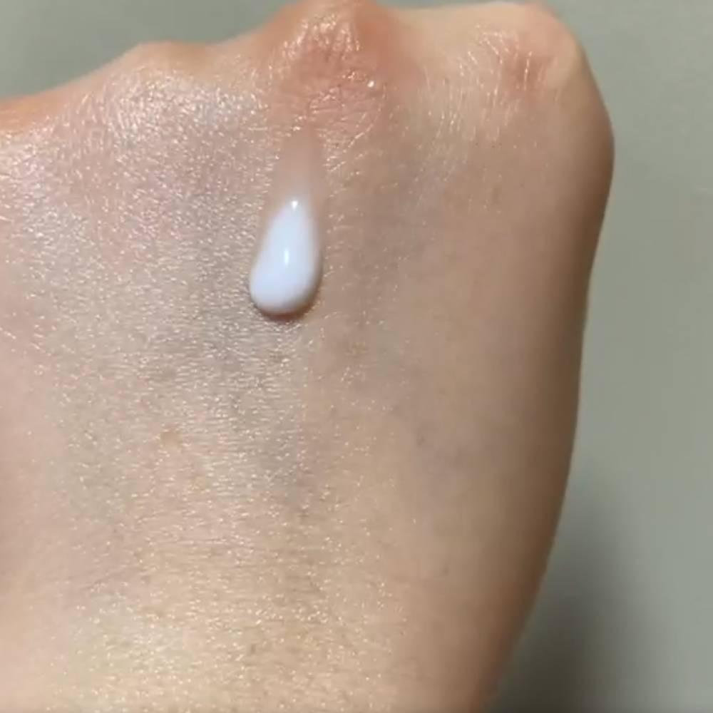 Attenir Dress Lift Day Emulsion Moisturizing Milky Lotion for Wrinkles
